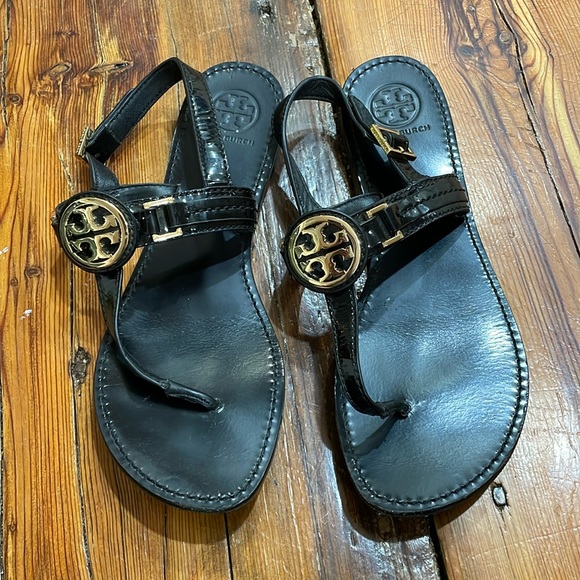 Tory Burch Shoes Tory Burch Cassia Black Leather Thong Flat Sandals Us 1 M Poshmark